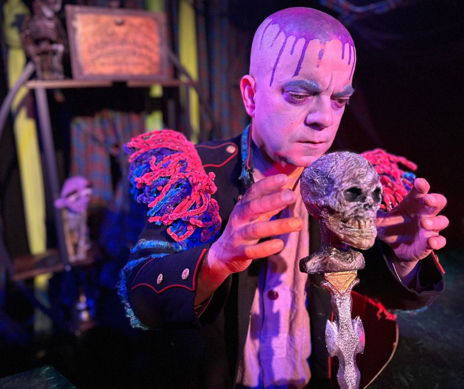 Bard-tender Eric Woolfe mixes hilarity with horror in “Macbeth - A Tale ...